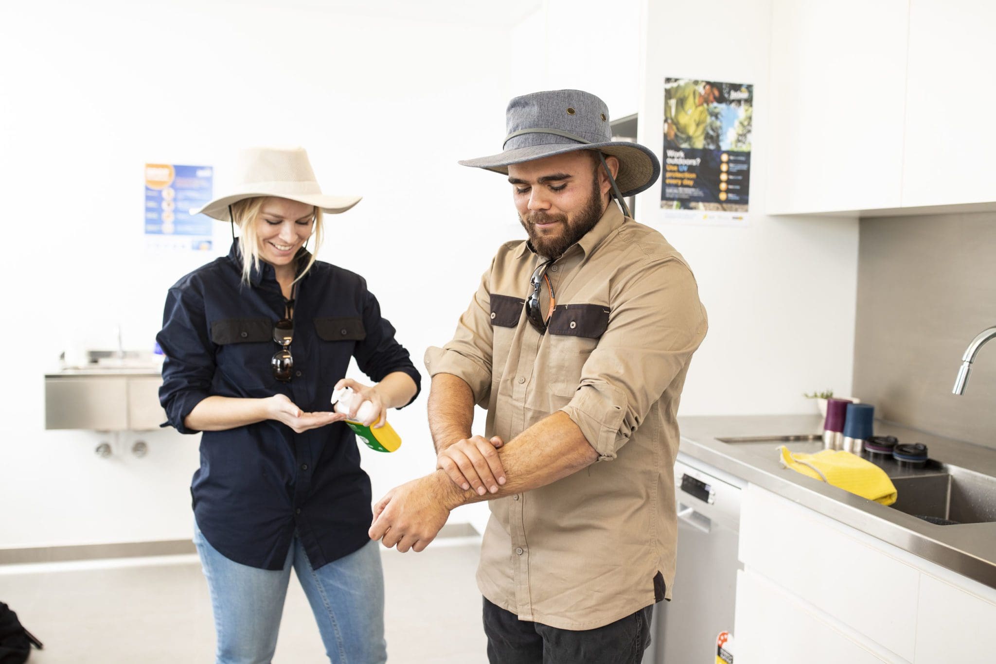 8 tips to make sure you’re applying sunscreen correctly | Cancer ...