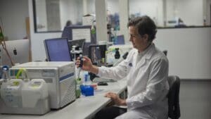 12 world-class cancer research projects helping us reach a cancer free ...