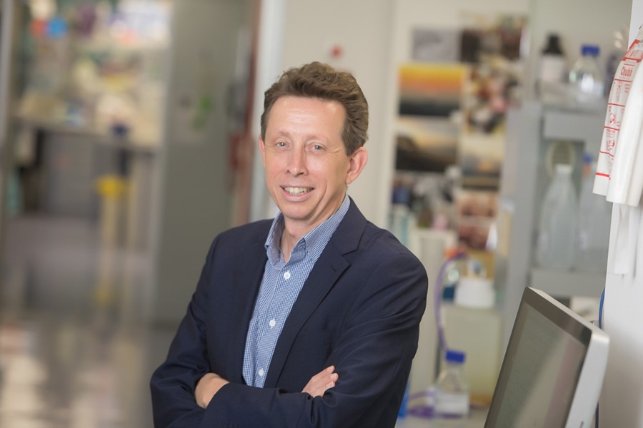Professor Peter Croucher receives the Sally Crossing AM Award | Cancer ...
